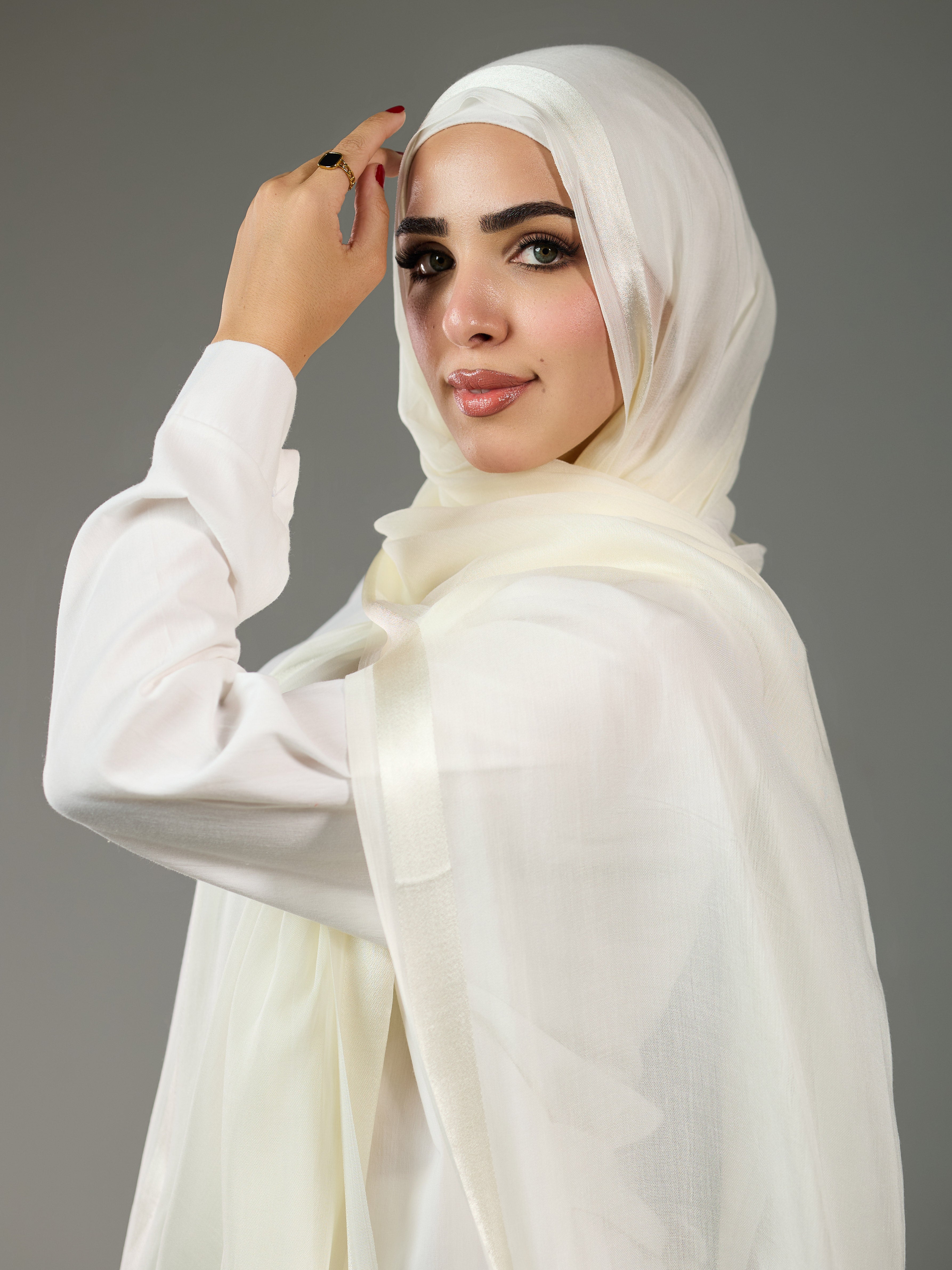 Warm White Linen In Satin 1 line – rafif